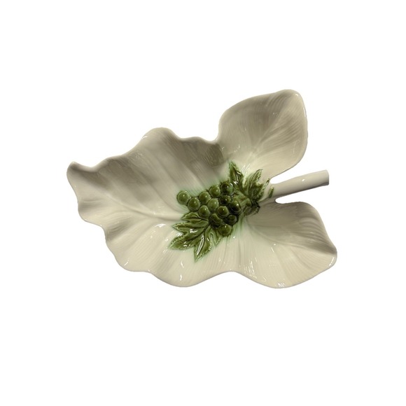 Hull Pottery | Dining | Vintage Hull Pottery Leaf Shaped Serving Dish ...